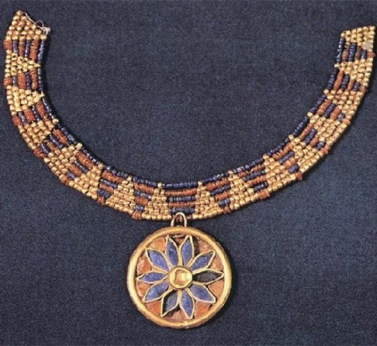 Gold Medallions: Become a Part of Layered Necklaces Trend | JJ