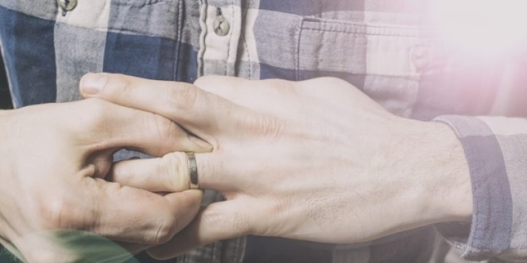 How to Get a Ring Off Without Any Pain! | JewelryJealousy